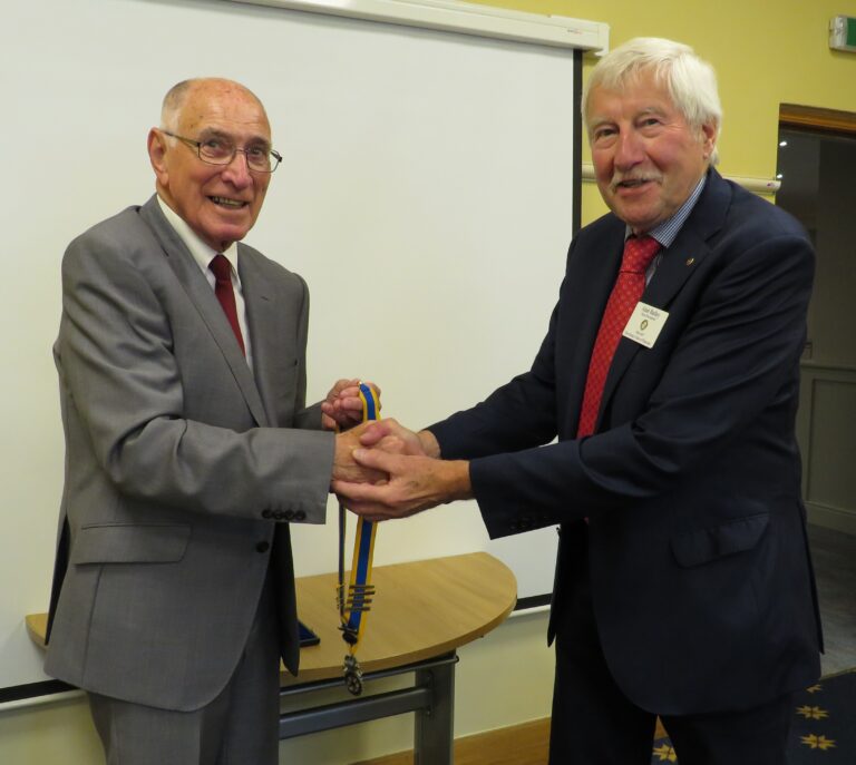 Rotary Club Of Warwick » Blog Archive » New President takes over